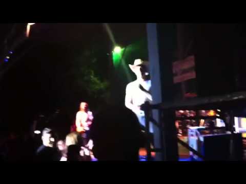 Dustin Lynch in Lykins Park - YouTube