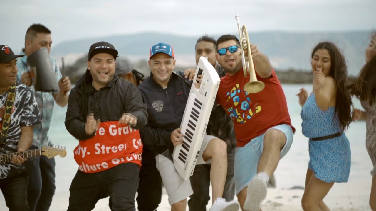 La Ultima Karta-La Vecinita/Video Oficial - YouTube