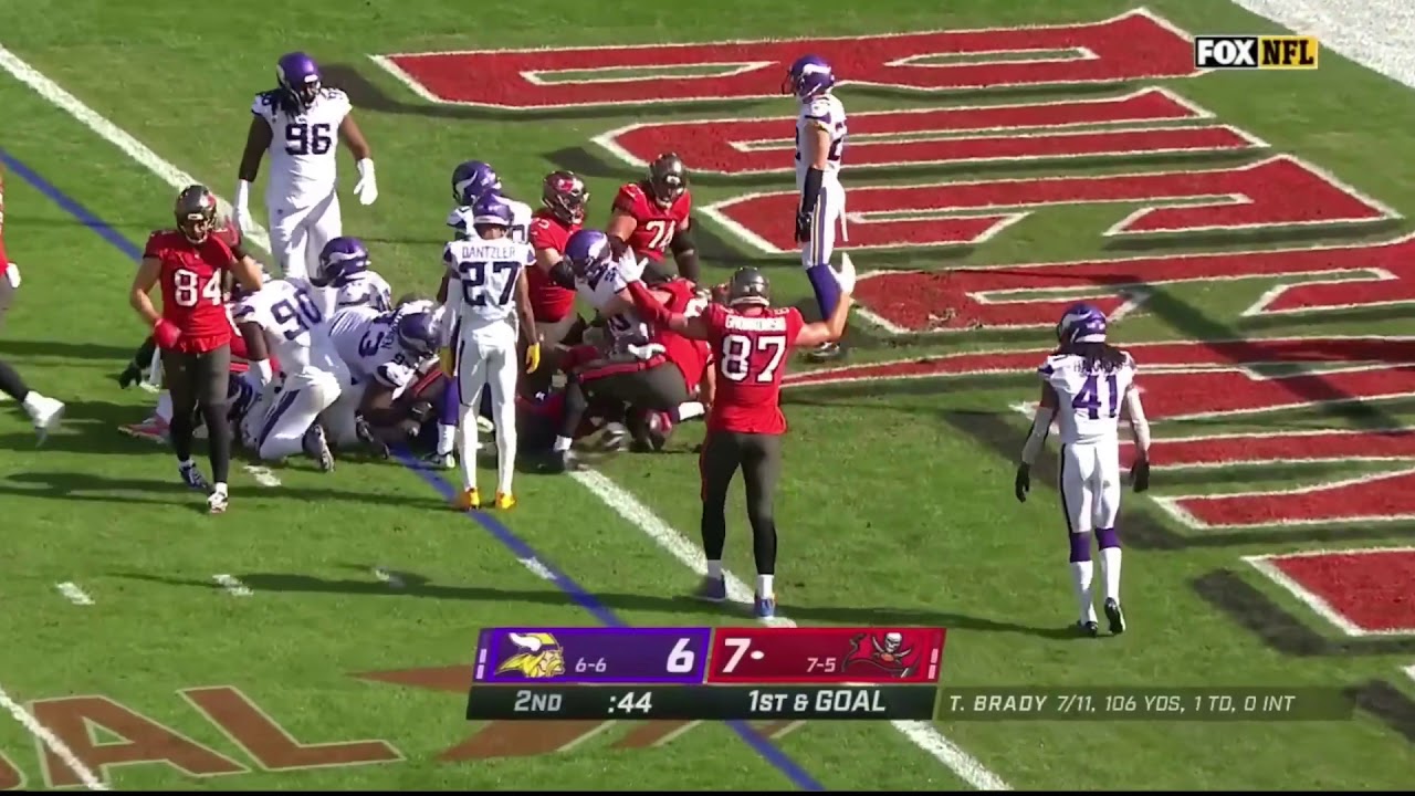 Ronald Jones Jr. Goes Up and In for a Touchdown!!! - YouTube