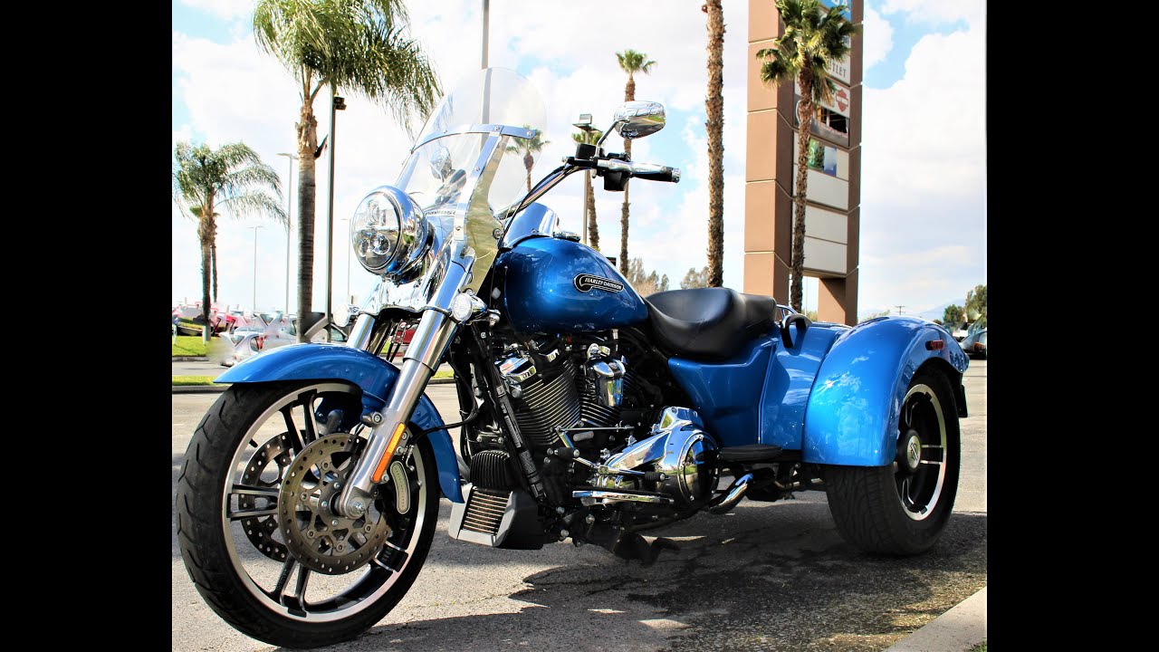 2018 Freewheeler Trike in Electric Blue @ Quaid H-D! - YouTube
