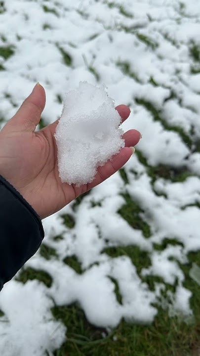 its a snowy day #kpop #concert #live #izone #uk #snow #snowfall # ...