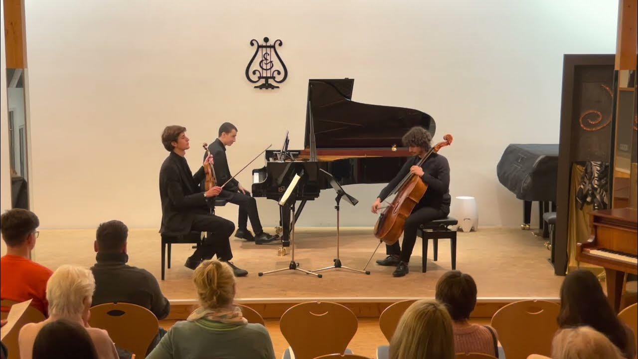 Beethoven: Trio Op. 11 "Gassenhauer" I. Allegro con brio - YouTube