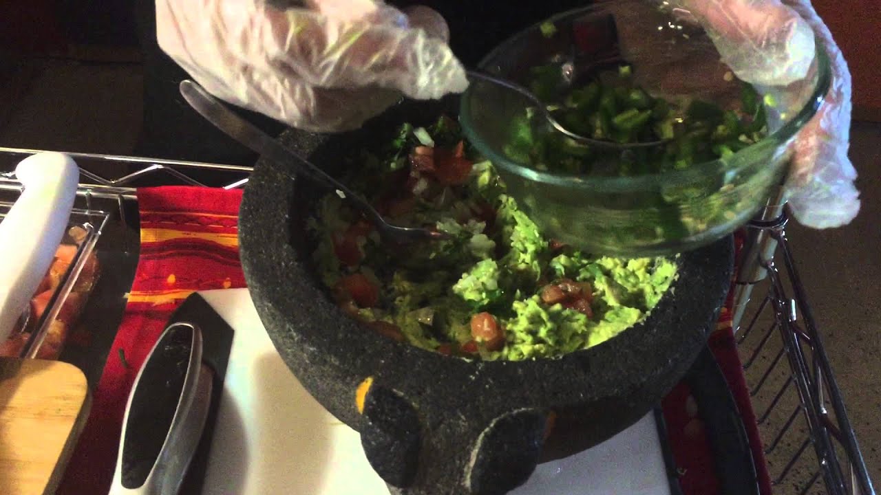 Valle of Mexico making Aztec style Guacamole - YouTube