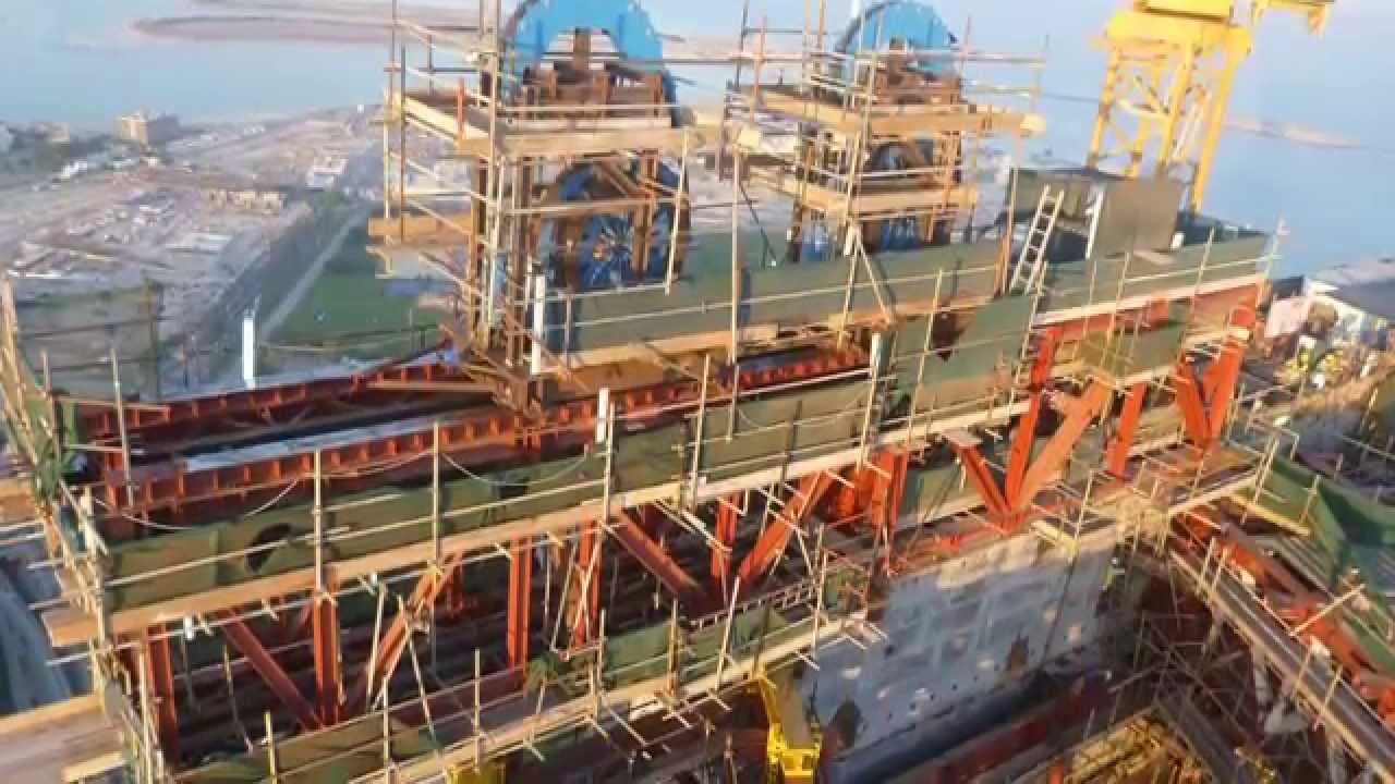 VSL Heavy Lifting: ADNOC Headquarter - lifting of roof trusses - YouTube