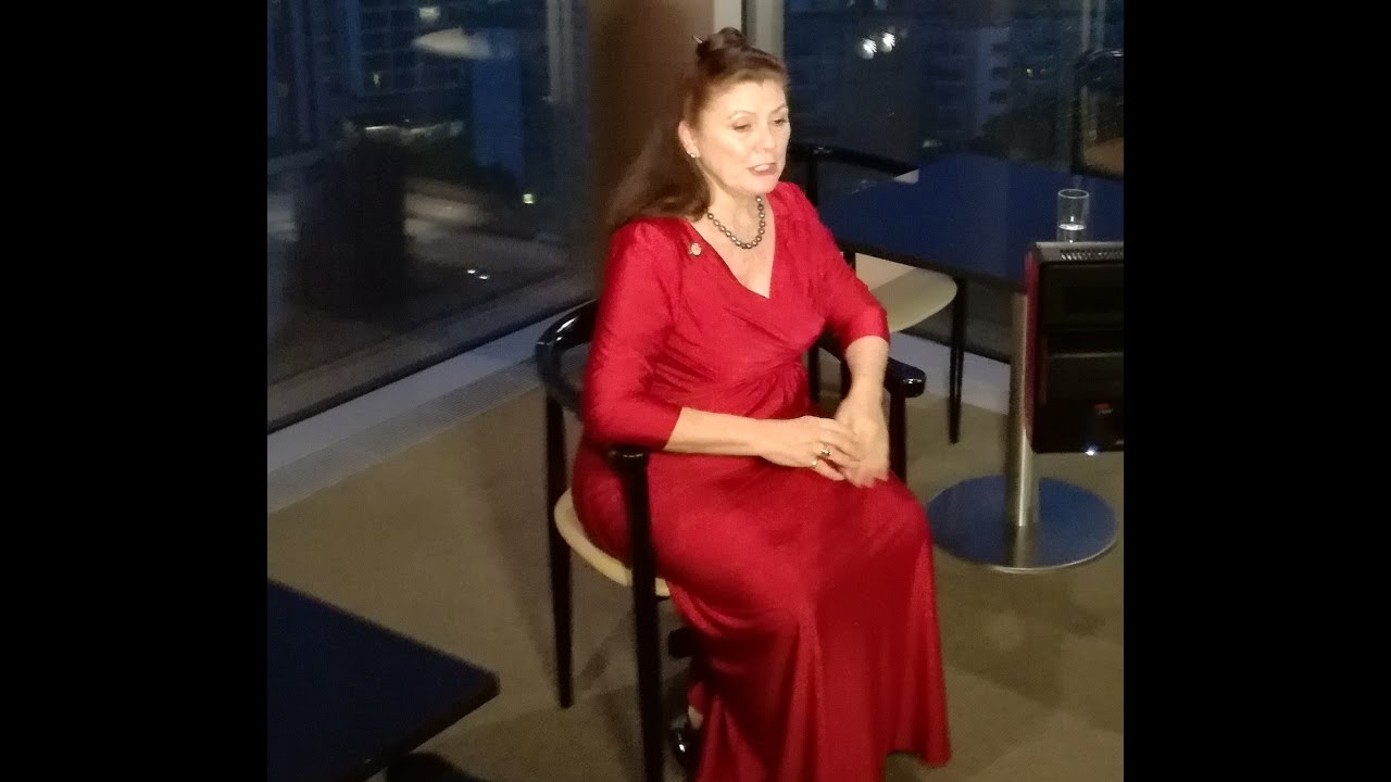 ENTREVISTA A SAR A PRINCESA OWANA SALAZAR DO HAWAI. - YouTube