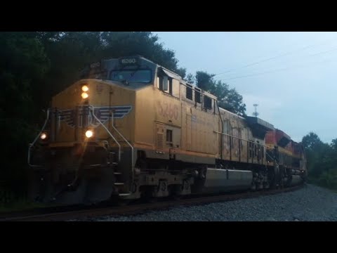 Ex SP lead/KCS!!! UP #6260 leads a happy EB UP M-HOLI09 out of Lake Charles, Louisiana!!! - YouTube