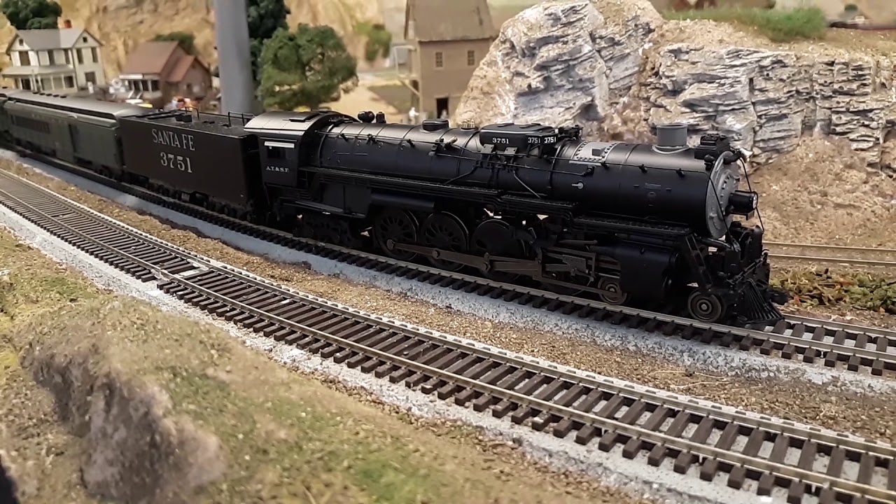 ATSF 3751 & UP 1943 - YouTube