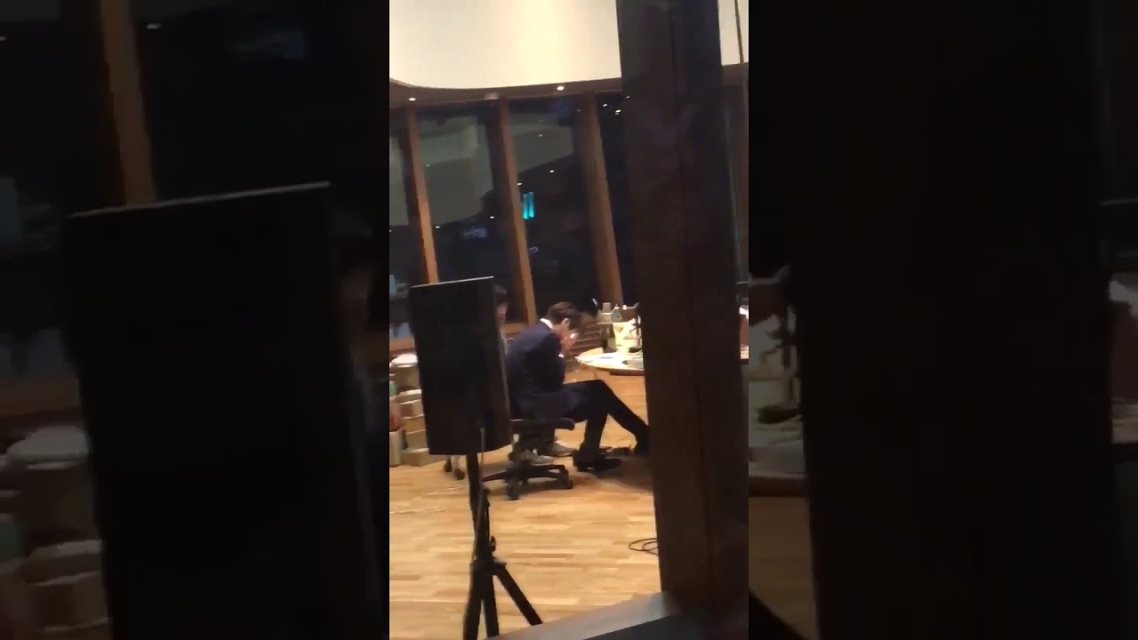 DJ Jonghyun Crying - YouTube