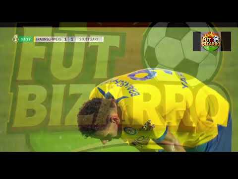 Erencan Yardımcı erra bisonhamente o chute no jogo contra o Stuttgart