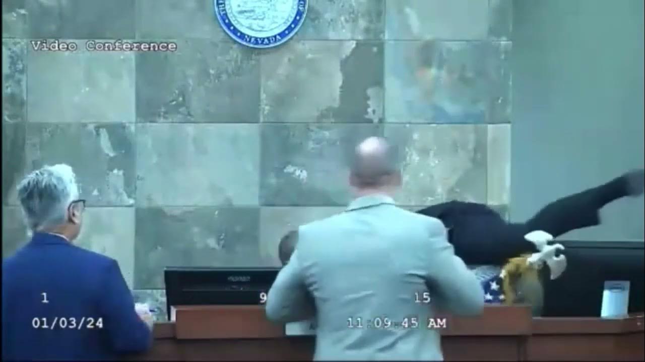 Watch: Man attacks judge in Nevada court during sentencing - YouTube
