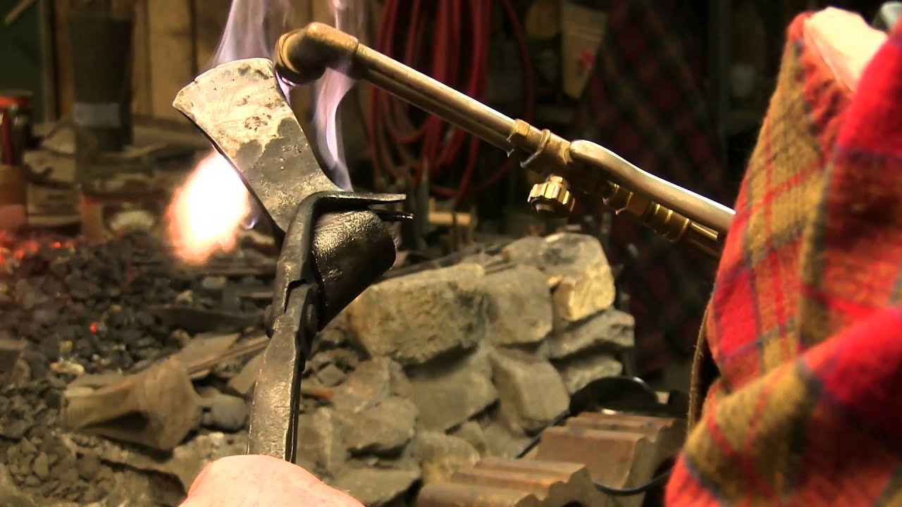 Calerin Forge: Tomahawk - Tempering The Blade [Part 3] - YouTube