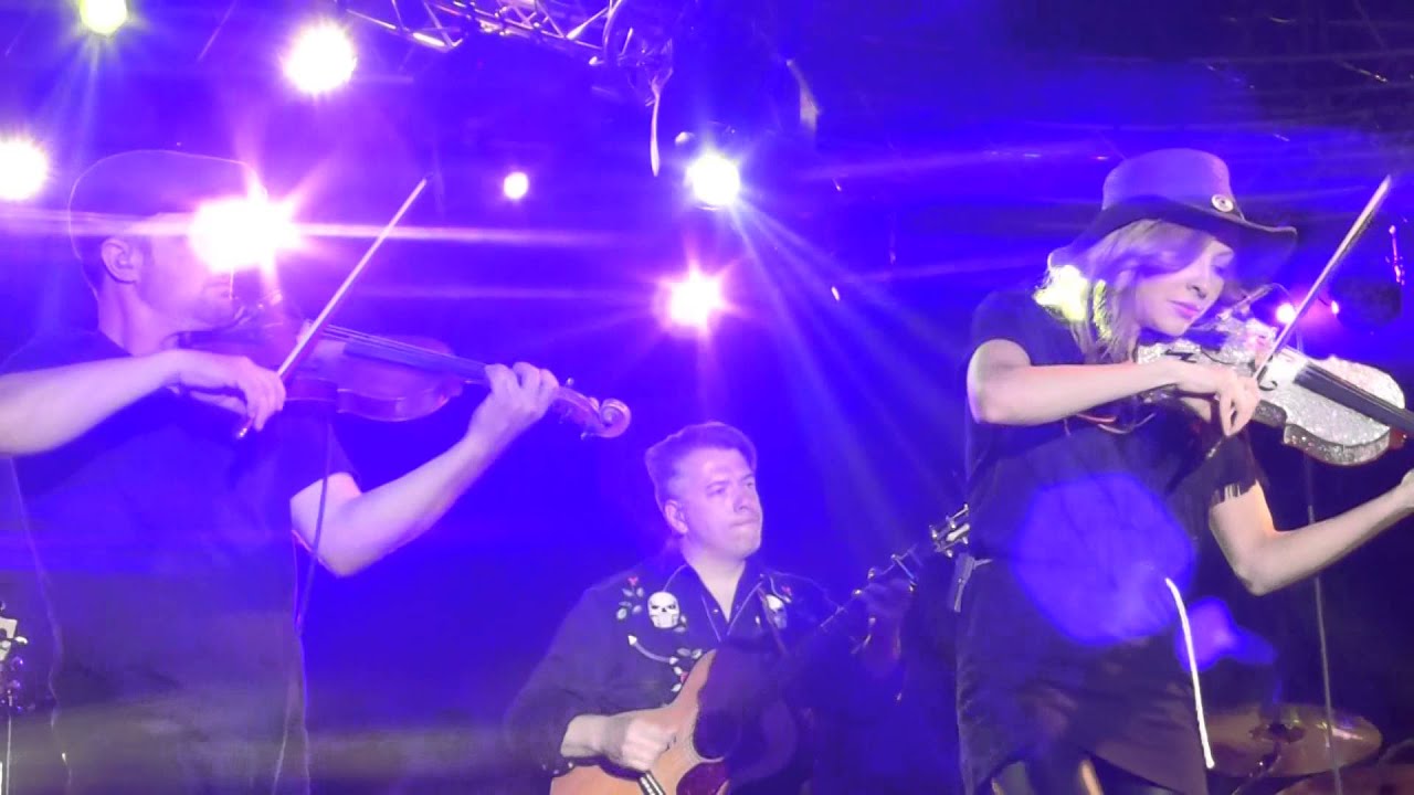 MacKenzie Porter - Live And Let Die + Shake It Off - July 26, 2015 ...