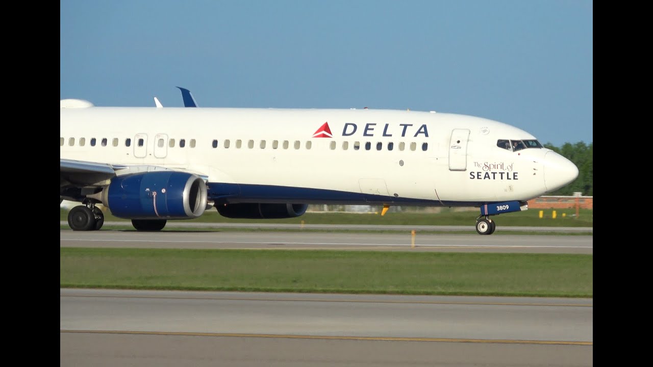 Delta "Spirit of Seattle" 737 take off, DTW - YouTube