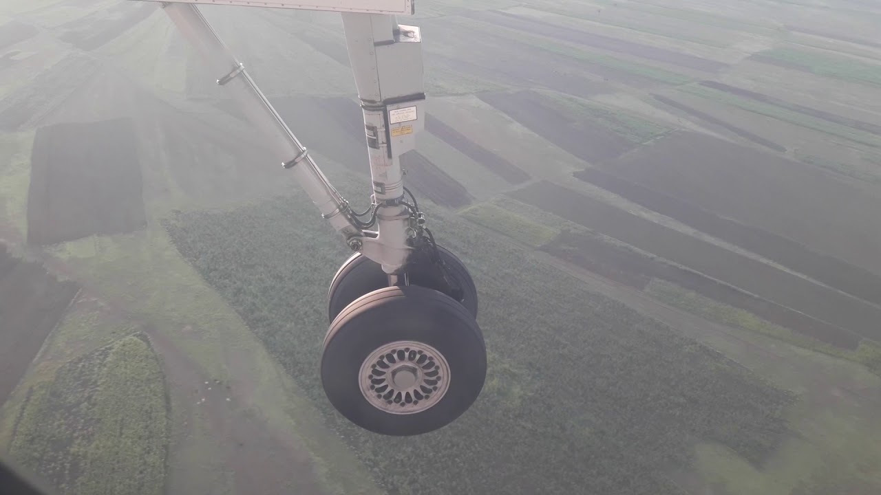 Aircraft Landing Approach-Final Leg - YouTube