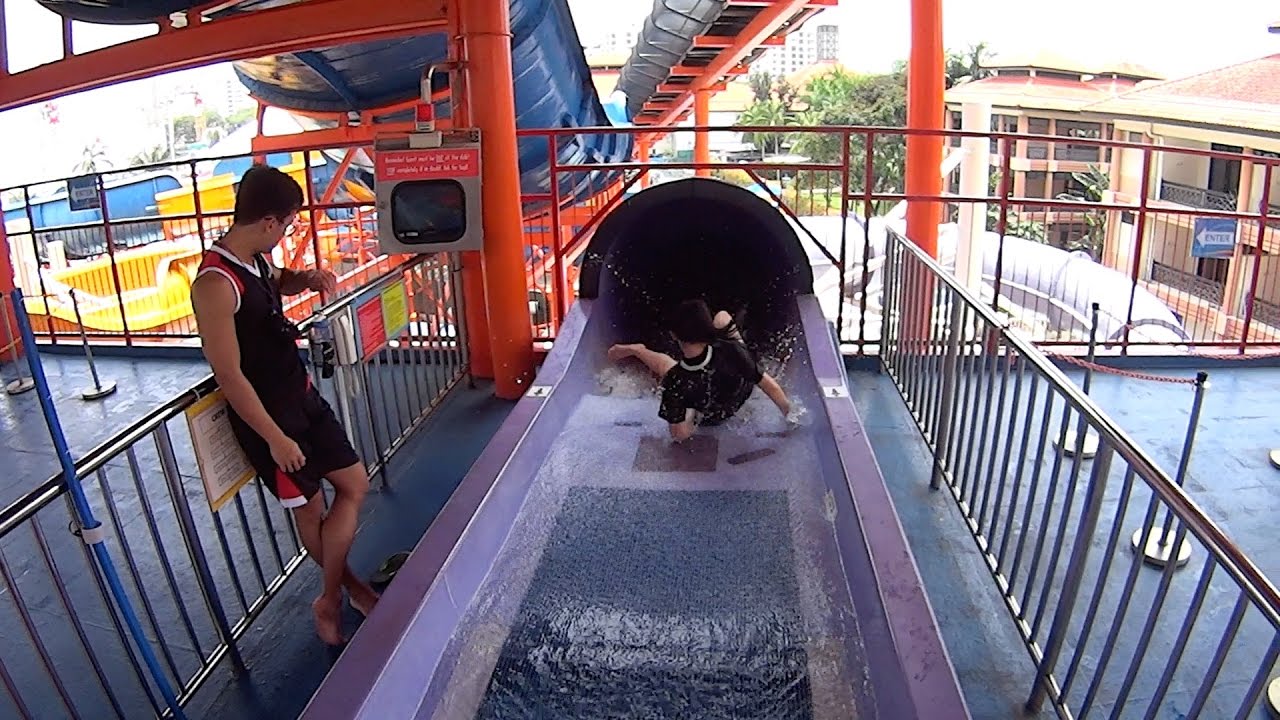 Dark Waterworks Water Slide at Wild Wild Wet - YouTube
