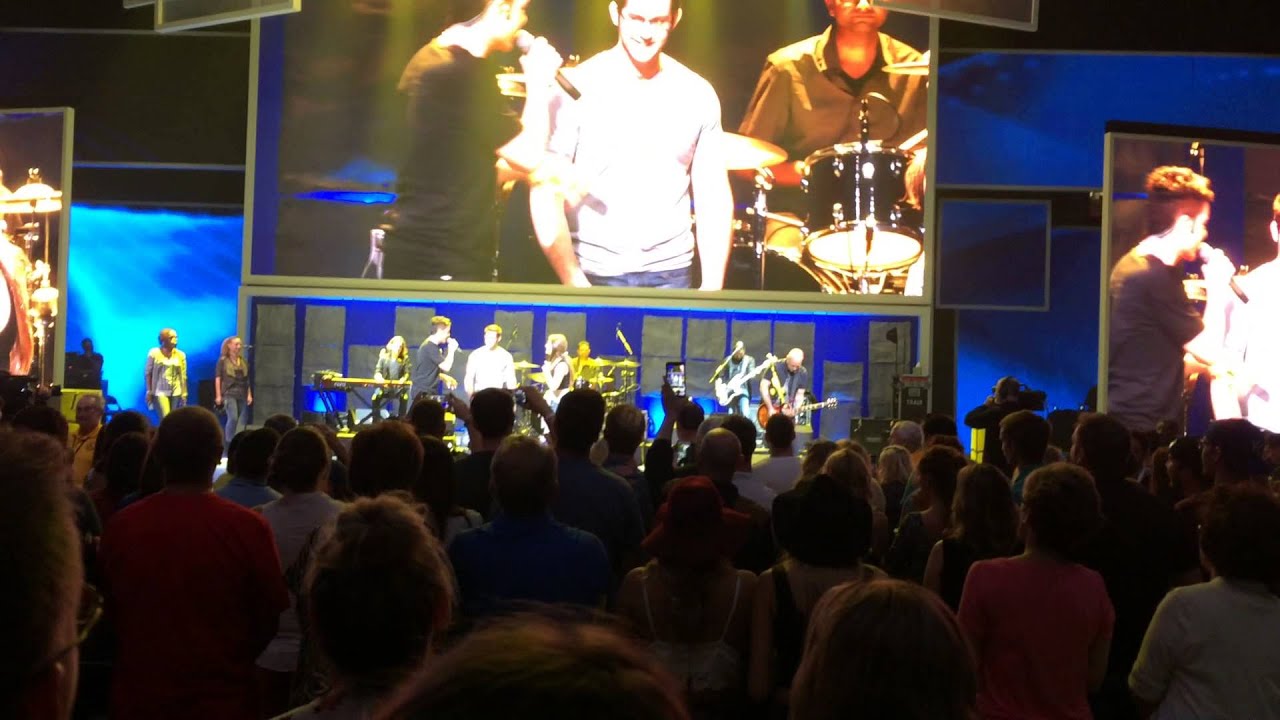 Train singing "Just a small town girl" by Journey - YouTube