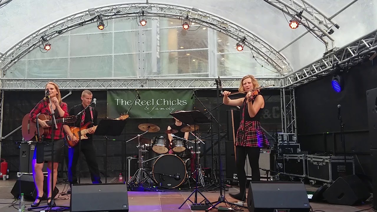 The Reel Chicks - Drunken Sailor (live) - YouTube