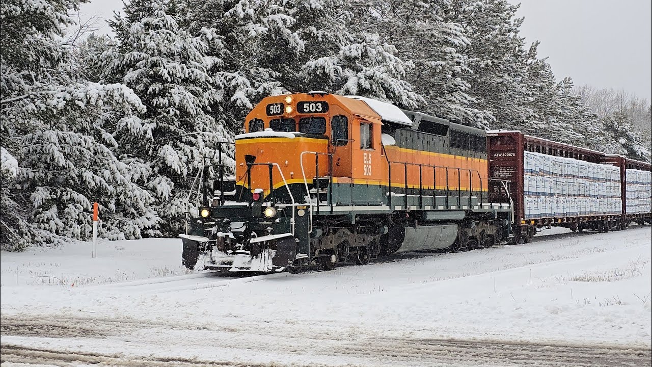 Epic Chase Of An SD40-2 Battling Snow Covered Rails In Michigan Into ...