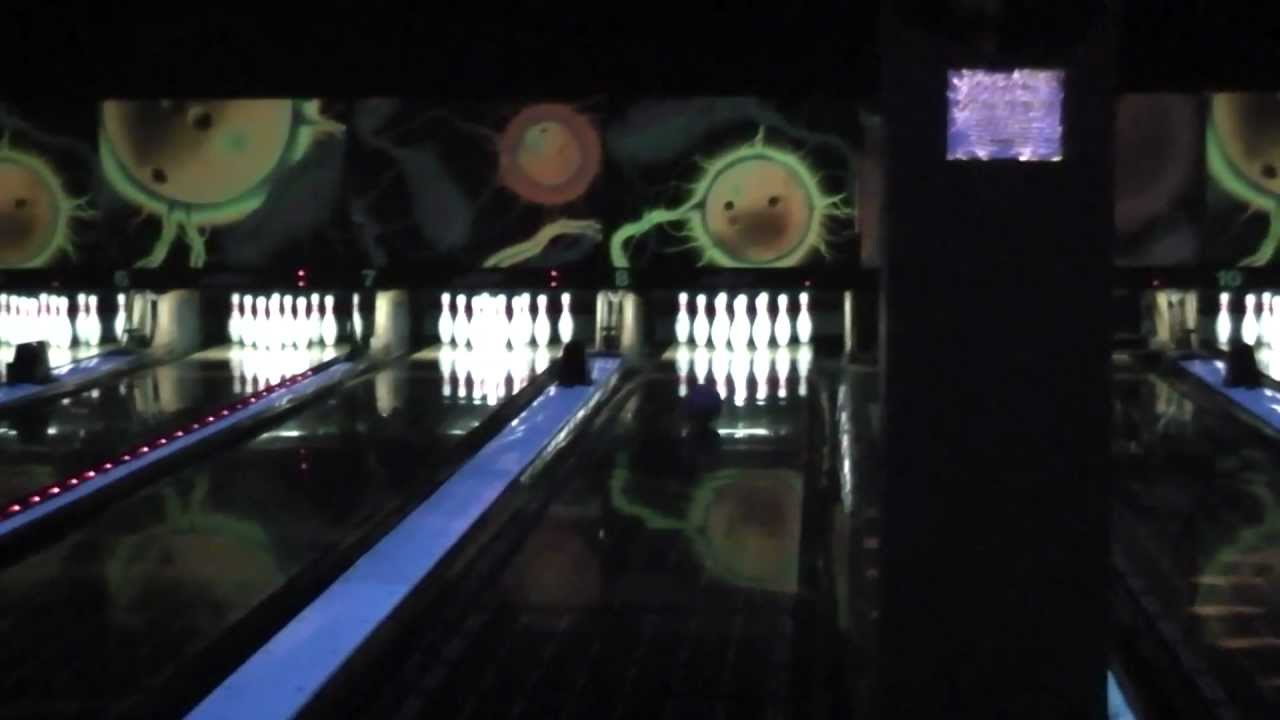 Bowling - FunFuzion at New Roc City - YouTube