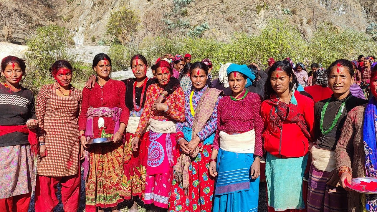 Traditional Nepali woman Deauda khel Ratapani mugu - YouTube