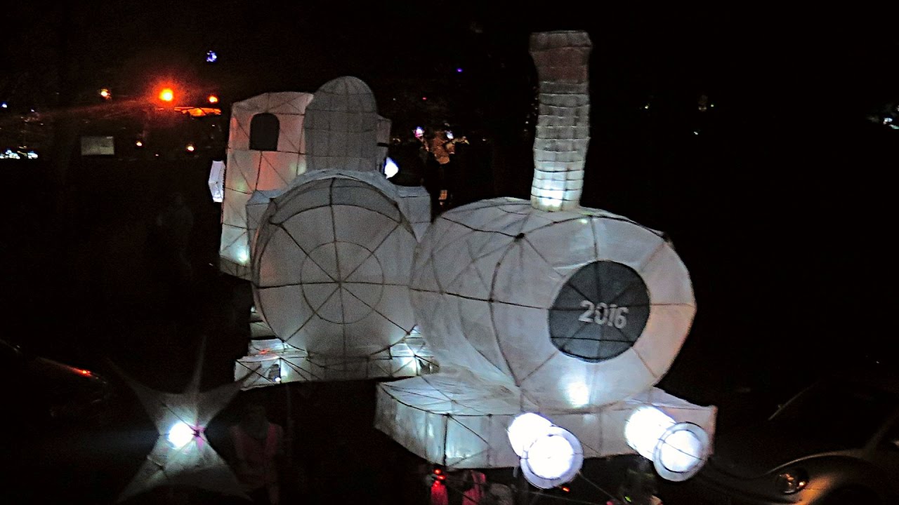 Video: Hemyock Lights Parade at Hemyock Castle 3 December 2016 - YouTube