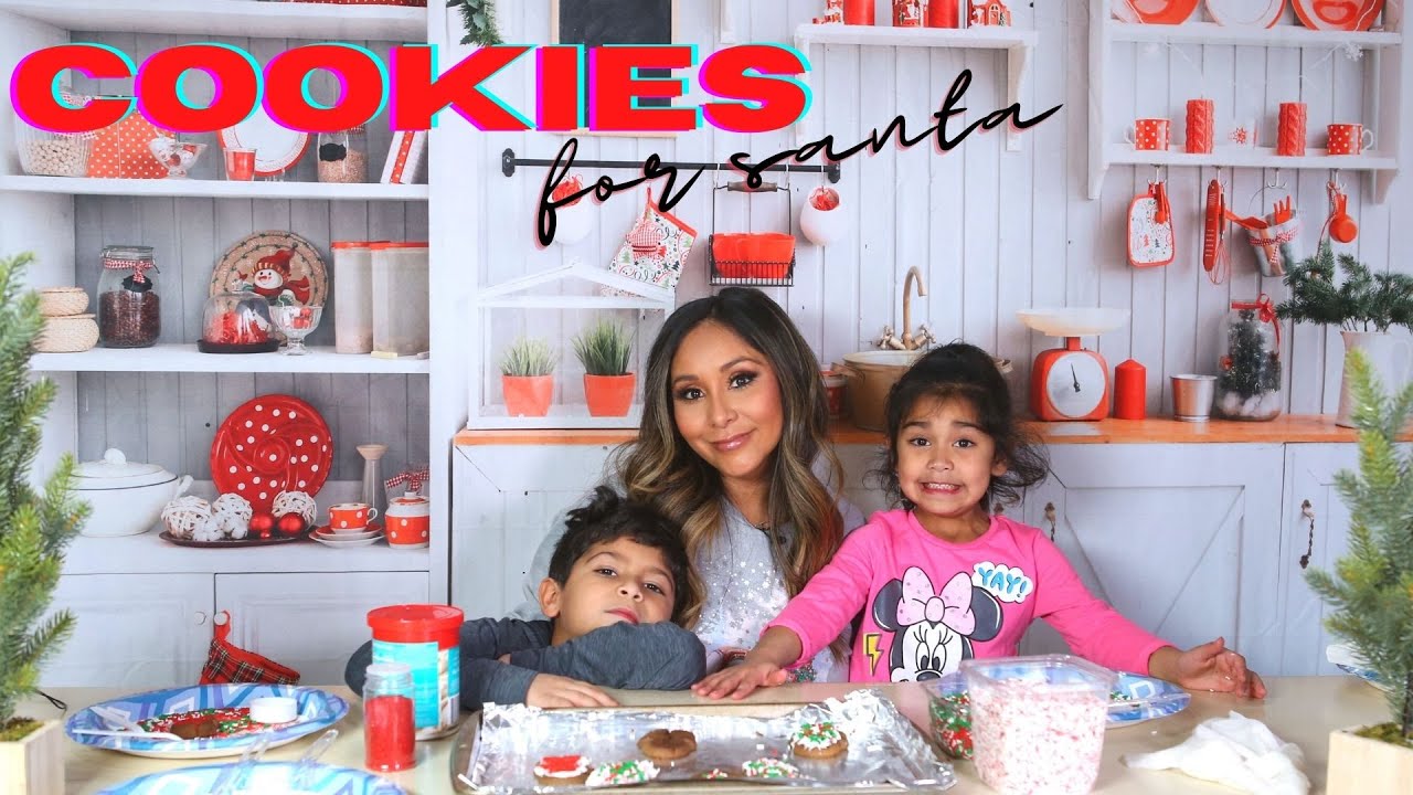 SNOOKI AND KIDS DECORATE COOKIES FOR SANTA - YouTube
