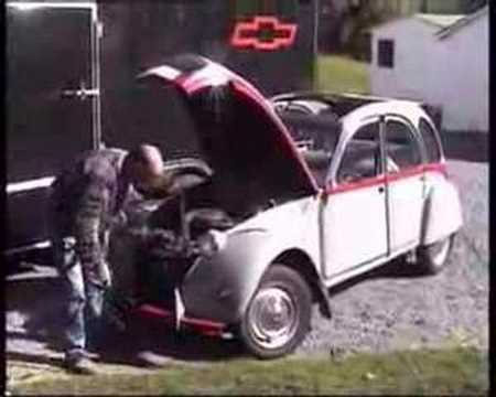 starting Citroen 2cv with manivelle - YouTube