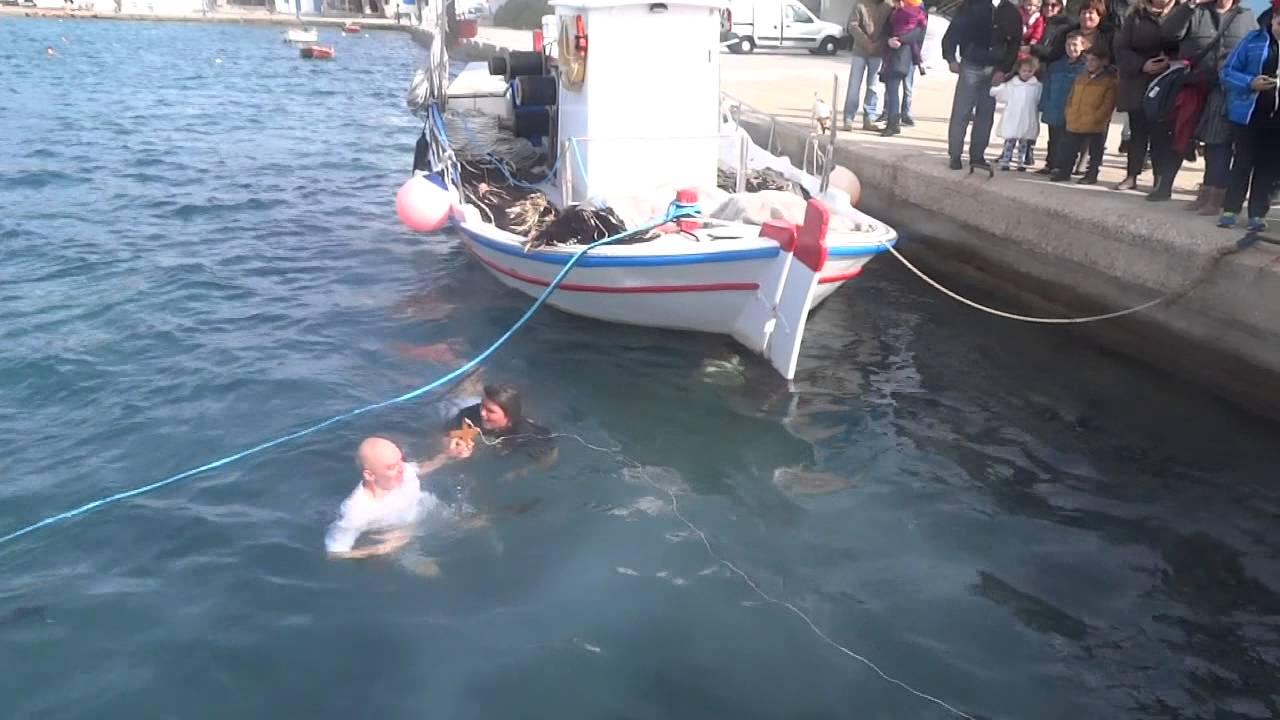 Αγιασμός των Υδάτων στο Φαρο της Σιφνου - YouTube