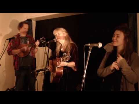 Tannis Slimmon at the Duncan Showroom showcase at Folk Alliance - YouTube