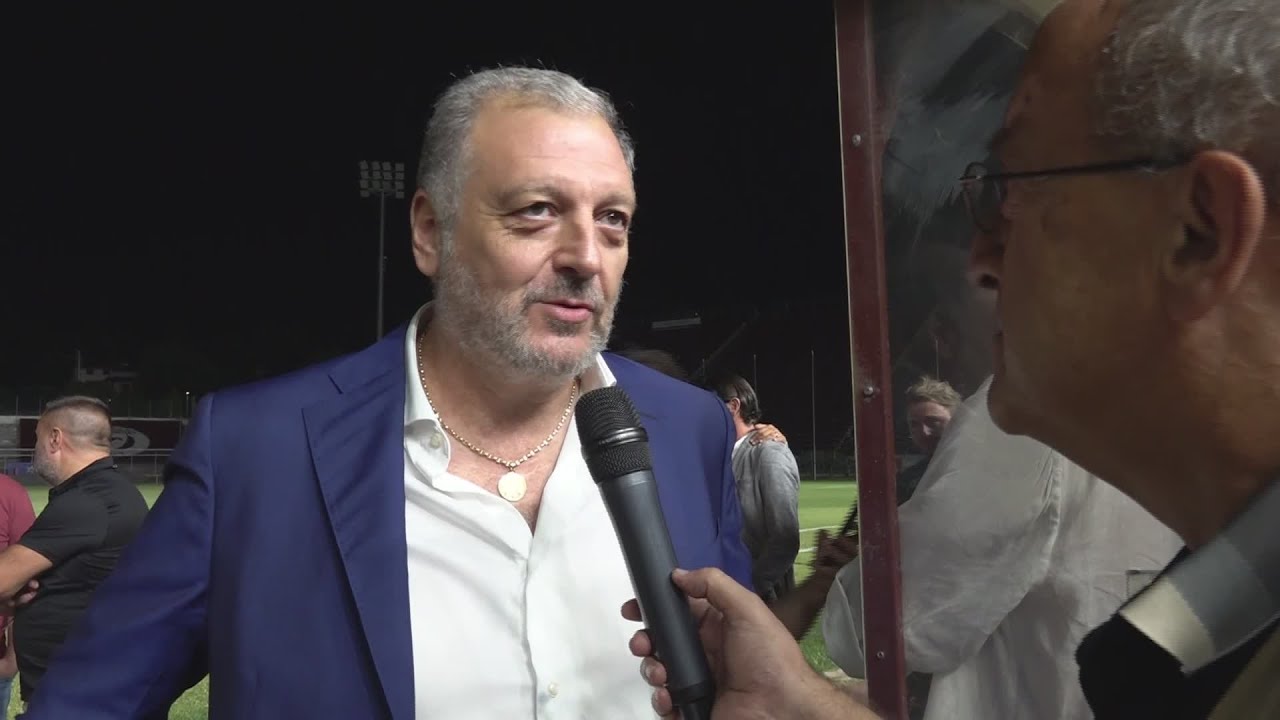 Manzo si confronta con lo staff - YouTube