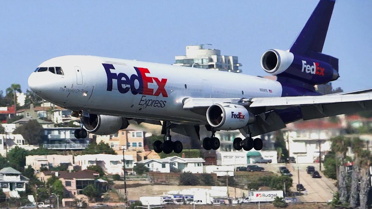 FedEx McDonnell Douglas DC-10-30F Landing San Diego - YouTube