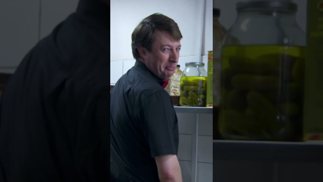 Mark P*sses In The Sauce | Peep Show - YouTube