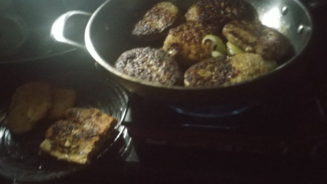 Storm Watch 4: Cooking Hamburger & Hash Rounds and Salmon in the dark ...