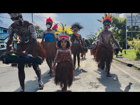 Parade wor Biak - YouTube