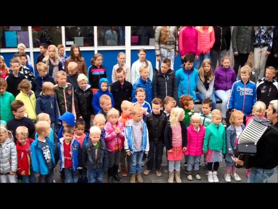Het Lichtschip zingt voor meester Kees - YouTube