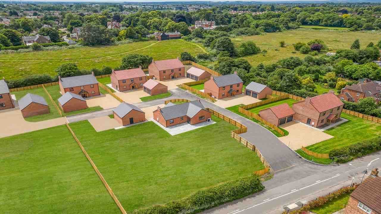 Knot Gardens, Newark, NG24 2UF - YouTube