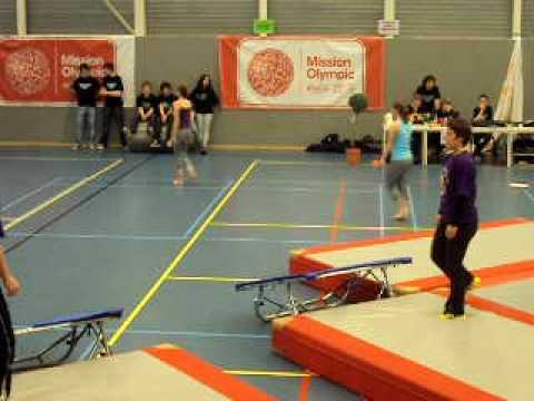 synchroon springen nk minitrampoline 2010 - YouTube