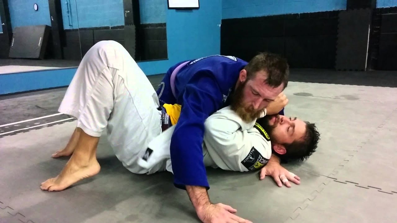 Baiting the underhook for Ezekiel choke setup - YouTube