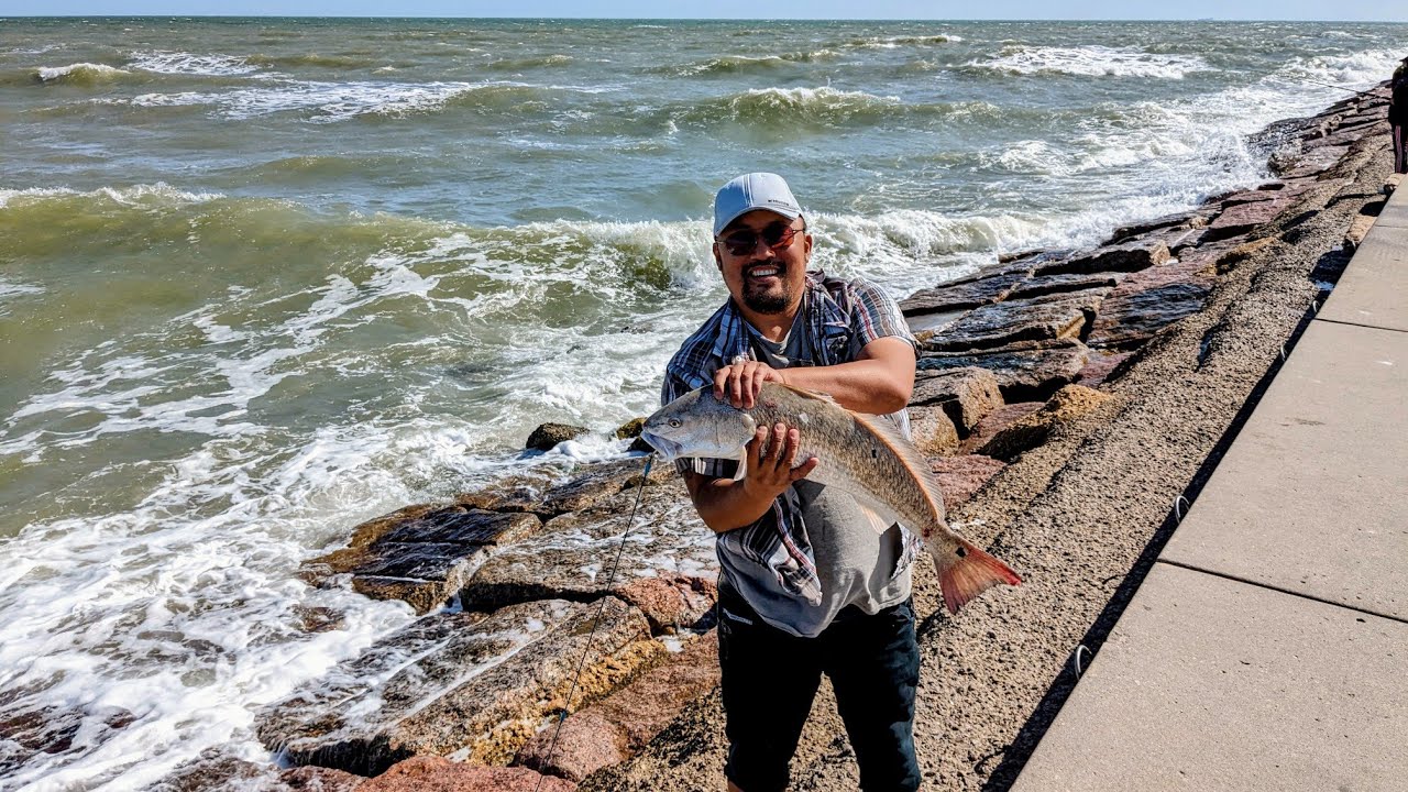 SUPER NICE SLOT REDFISH Fishing 4K @ Surfside Jetty - YouTube