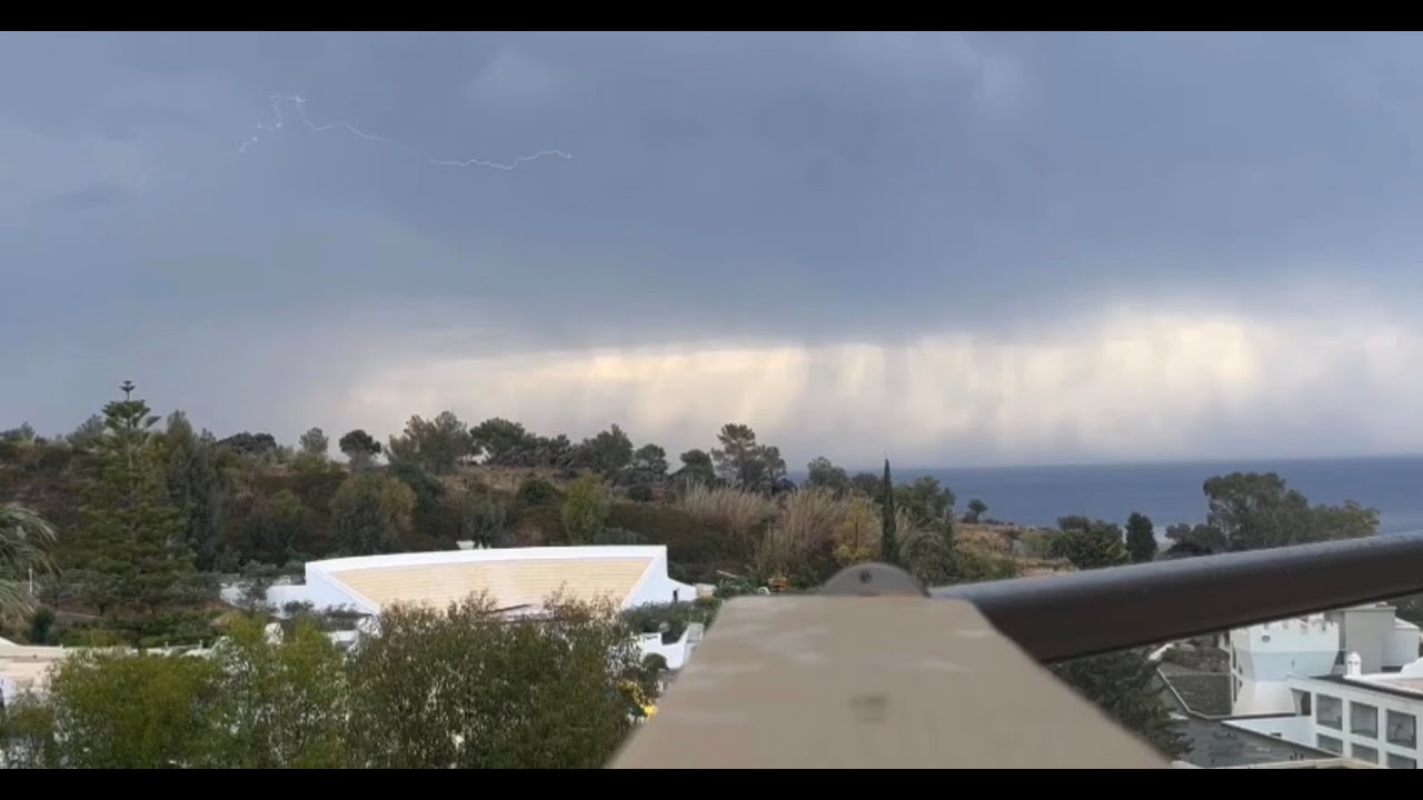 Lightning caught on camera in Greece - YouTube