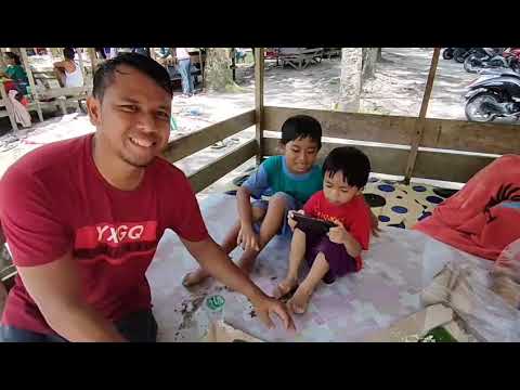 Trio Bocil lagi Mandi di Sungai Hijau