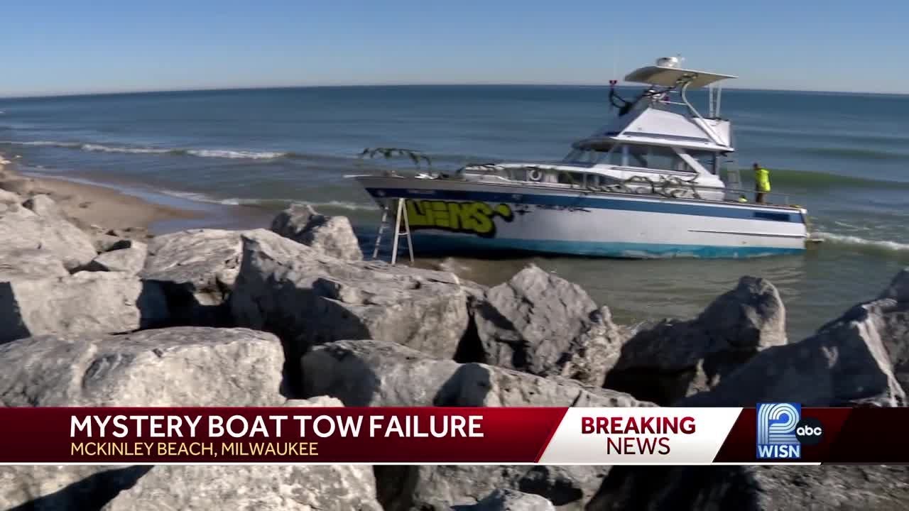 Workers try for hours to salvage boat stuck on Milwaukee's shore - YouTube
