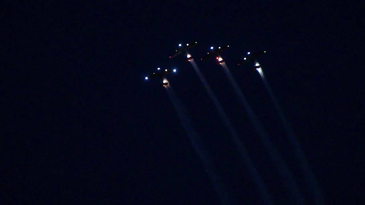 Aeroshell Team night airshow. - YouTube