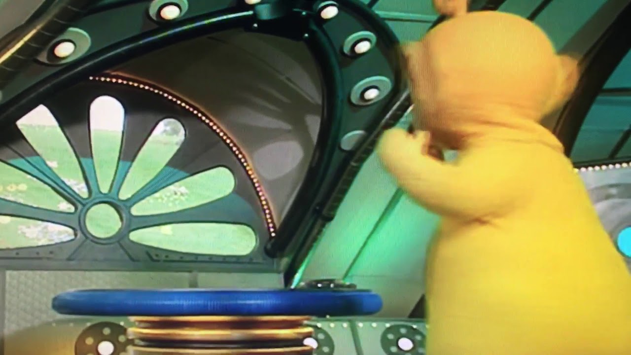 Laalaa39s Ball Gets Stuck In The Tree Teletubbies Wiki