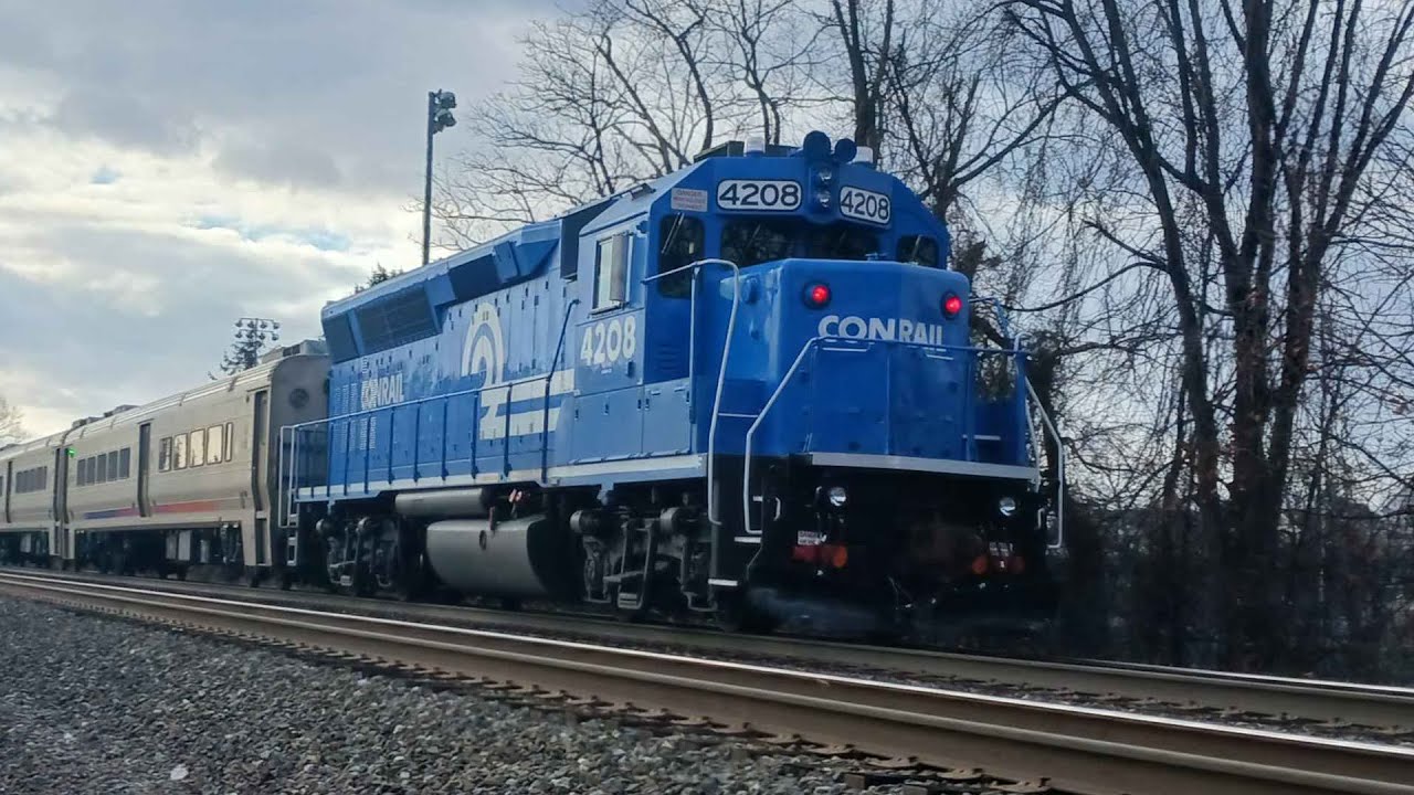 Railfanning: NJT's Conrail Heritage Unit trailing at Dahnert's Lake County Park - YouTube