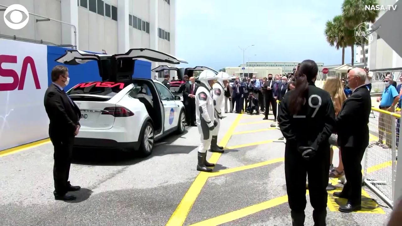 WEB EXTRA: Astronauts Say Bye To Families - YouTube