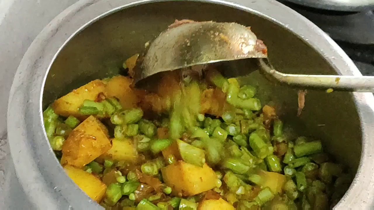 LOBIA KI FALI KI TASTY SABJI / GEETA'S KITCHEN - YouTube
