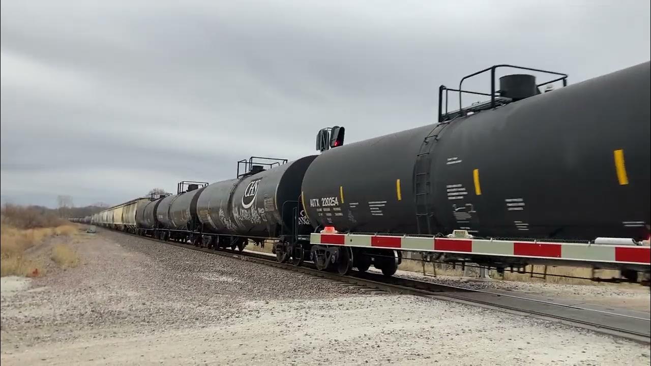 County Road P11 railroad crossing, UP 5386 Manifest, Arlington, NE - YouTube