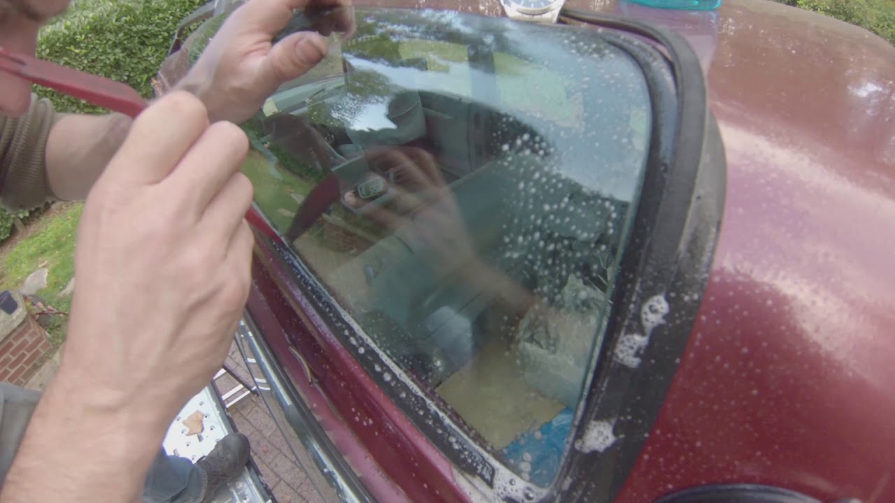 Land Rover Discovery: alpine window seal replacement - YouTube
