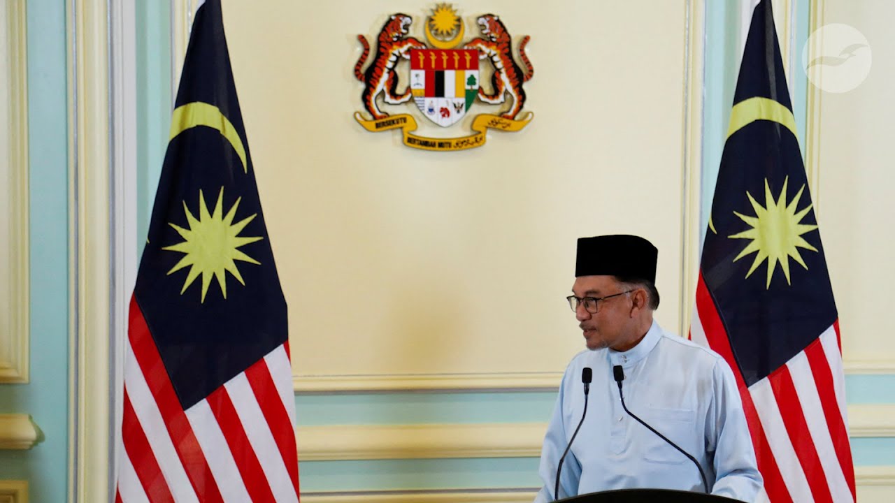 Malaysia's Anwar Ibrahim names 'cabinet of a unity government' - YouTube